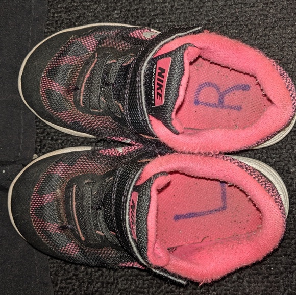 Nike | Shoes | Girls Nike Size 8 Sneakers | Poshmark